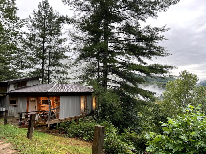New Hot Tub Fire Pit Full Kitchen Views Galore - Hot Springs, NC