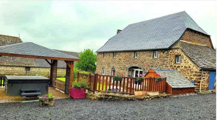 Venez Goûter L'air Du Cantal Au Gîte Le Parsou - Cantal