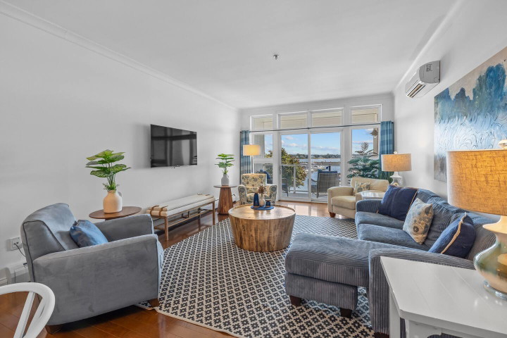 Luxury Waterfront Marina Condo In Downtown - Charlottetown