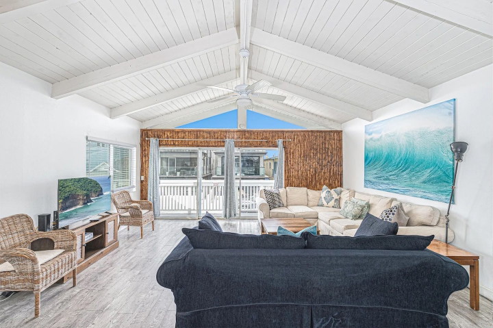 Sunny Oceanview 3br In Desirable Newport Location - Huntington Beach, CA