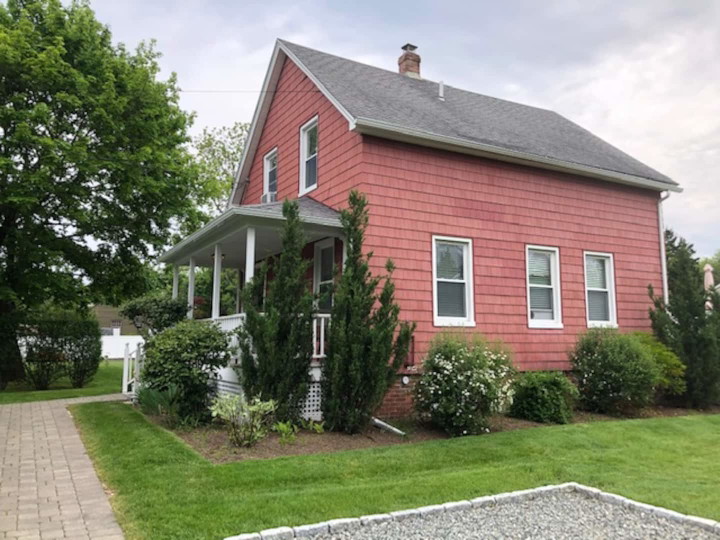Charming Walk To Downtown Mystic Awaits Your Stay - Stonington, CT