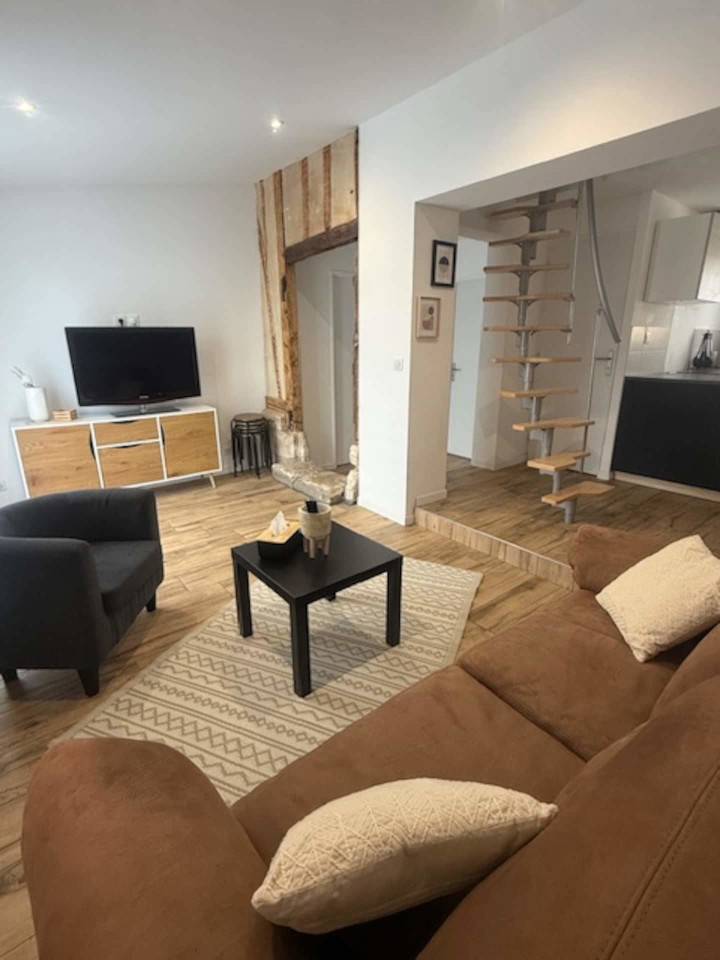 Charming House For 8 People, 2 Steps From The Forest - France