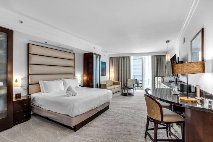 Oceanfront Junior Suite In The Fontainebleau - Miami, FL