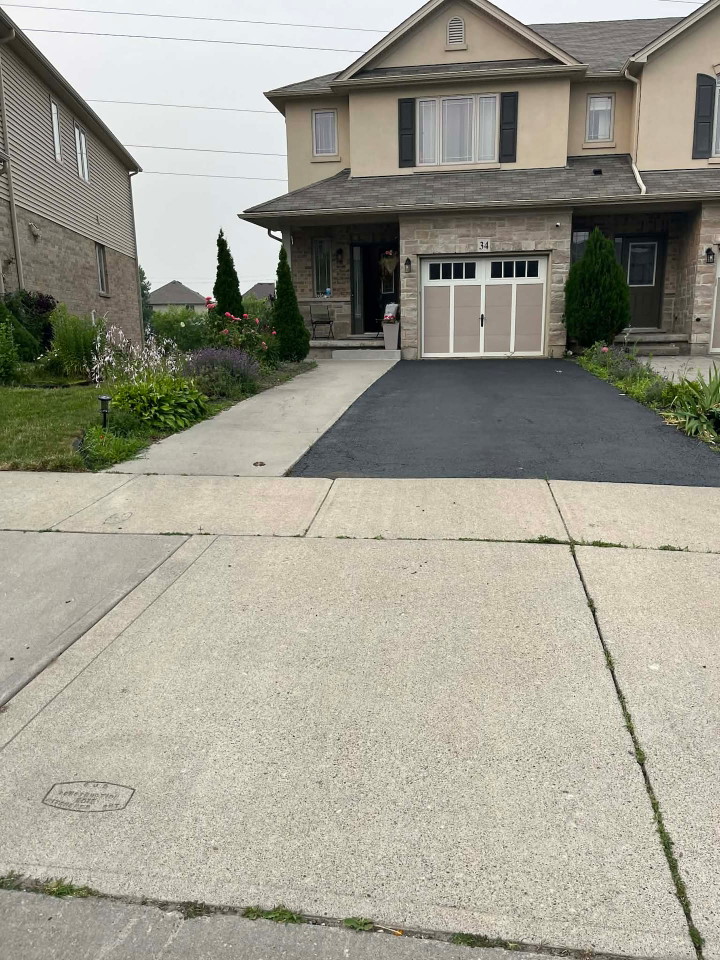 Spacious 4br Family Home  3 Levels, Sleeps 10 - Kitchener