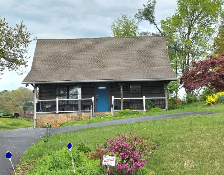20% Off Lakefront Escape Hot Tub, Game Loft, Dock - Dandridge, TN