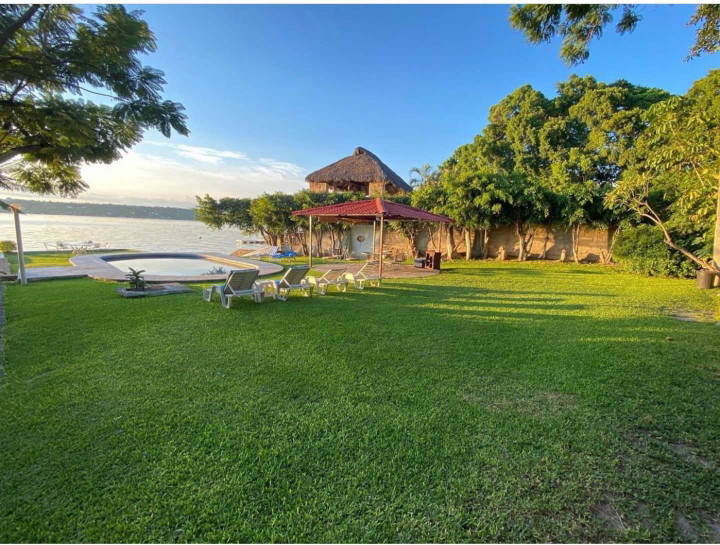 Hermosa Casa 8 A La Orilla Del Lago En Teques - Tequesquitengo