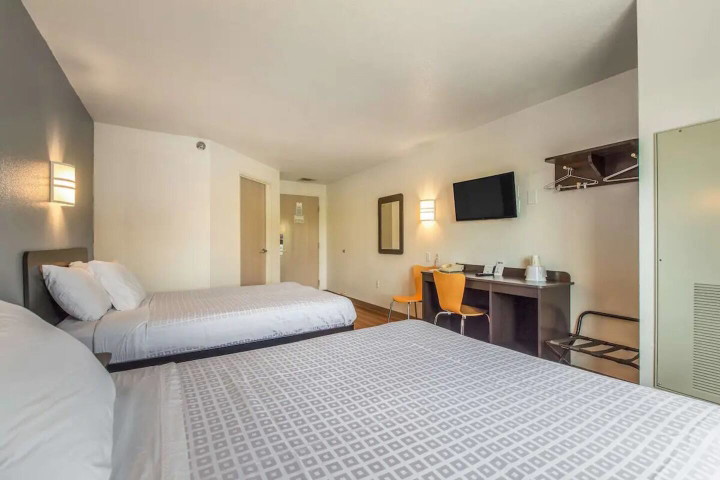3 Pet-friendly Rooms Near Knoxville Zoo - 6.1 Mi - Knoxville, TN