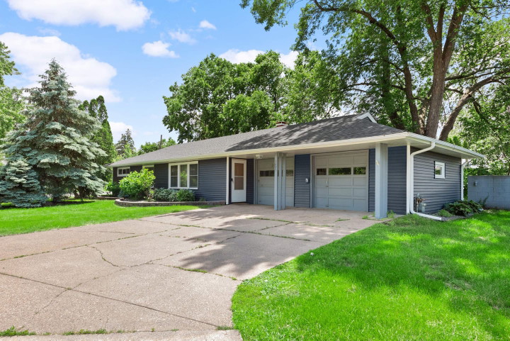 Your Private Retro Retreat - Unbeatable Location - Bloomington, MN
