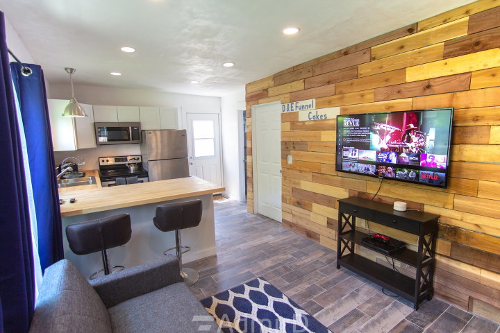 Newly Remodeled Quaint Corpus Christi Guest House - Corpus Christi, TX