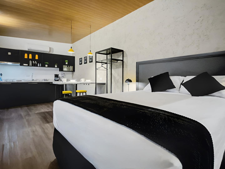 Cozy  Japandi Style | Cozy | 2p+a/c + Parking - Guatemala City