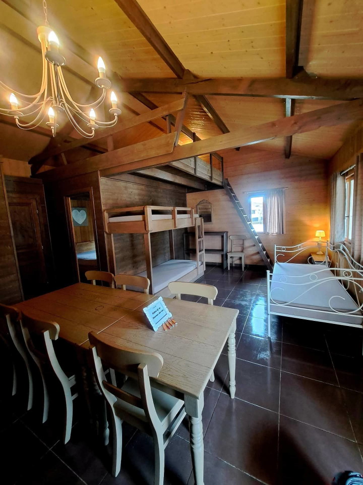 Chalet In Manège Voor 6 Personen - De Panne