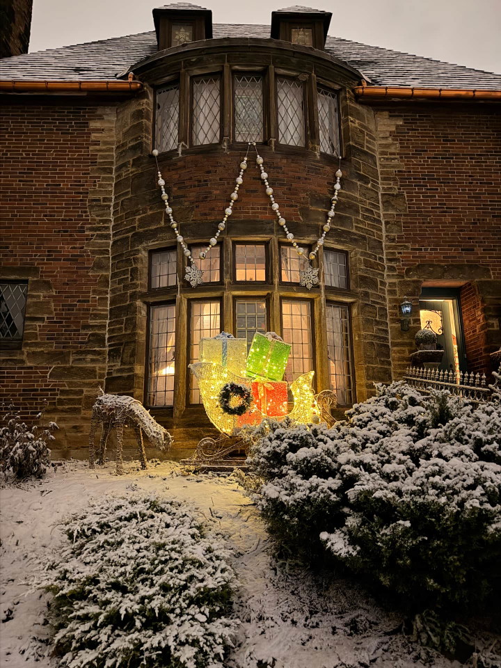 Merlins Hidden Crown Manor - Cleveland, OH