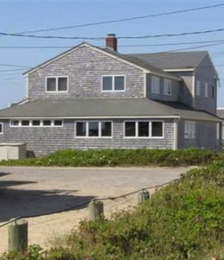Shoreline Serenity: Your Coastal Escape Marshfield - Marshfield, MA