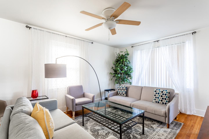Familyfriendly 5br Home W/yard Theater By Li Ferry - Bridgeport, CT