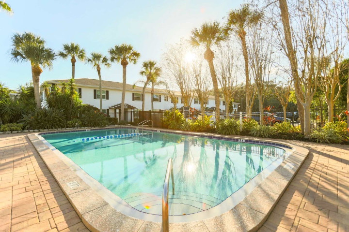 New Tan Lines Club! Pool Relax, 10 Min Beach - Largo, FL
