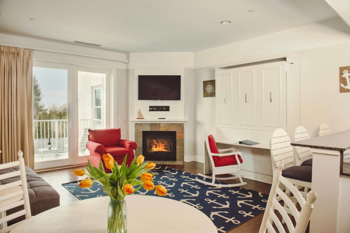 Cozy Captain Suite 219 In Bay Harbor, Mi! - Petoskey, MI