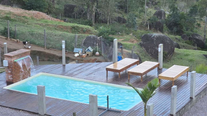 Tubarão: Casa Com Piscina, Churrasqueira E Sinuca - Tubarão