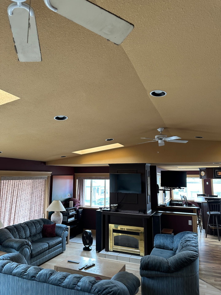 Spacious 4 Bedroom Apartment - Merritt