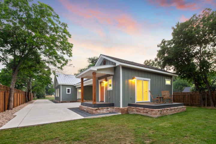 Farmhouse Casita W/ Patio · Walk To The Square - Georgetown, TX