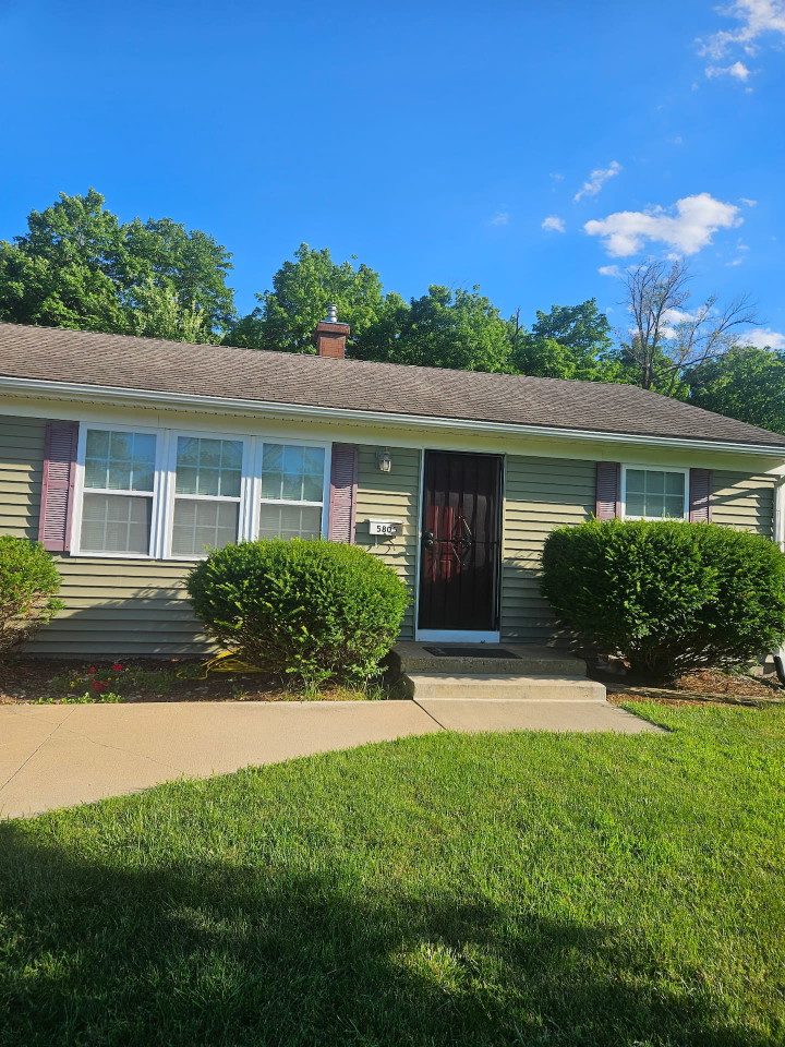 Cute, Quiet, Plenty Outside Space Home In South Kc - Belton, MO