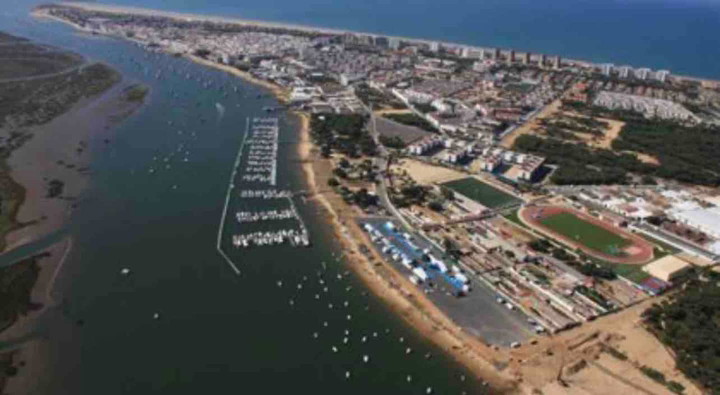 Fantástico áTico, Gran Capacidad Y Parking Privado - Huelva