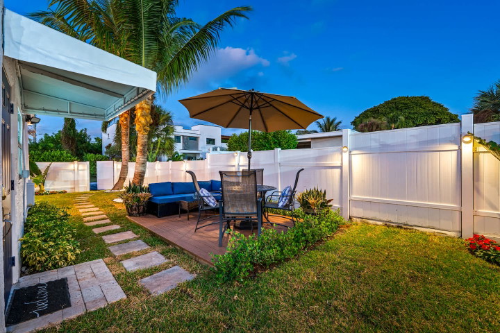 Delray Seacrest Cottage: Close To Beach & Downtown - Delray Beach, FL