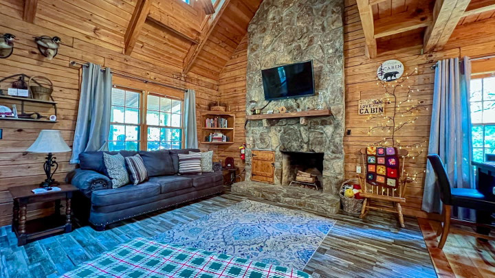 Spend Fall At Happy's Hideaway! - 