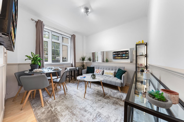 *Modern Spacious 3 Bedroom Flat In Central London* - London, UK