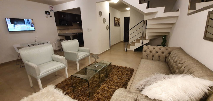 Beautiful House With Balcony And 24/7 Security. - Monterrey