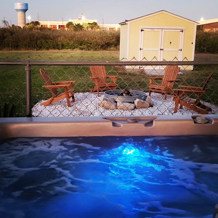 Hot Tub️amazing Sunset️ Short Walk To Beach - Crystal Beach, TX