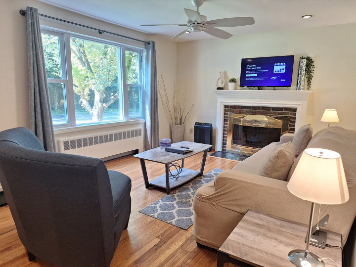 Guest Fave Cape-cod Style Retreat With Main-level Bedroom Bordering Farmington - Connecticut
