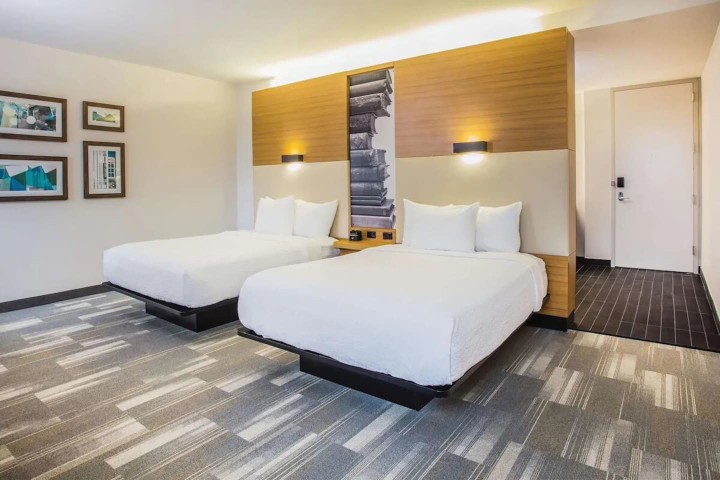 2 Queen Xl | La Quinta Winchester | Extra Room - Winchester, VA