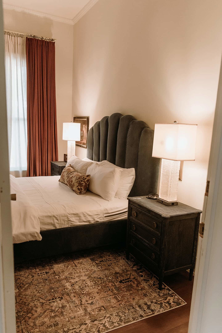 Double King Suite Downtown At Crystal River Inn - San Marcos, TX