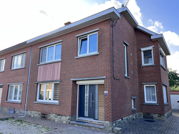 8p 4b Beautiful House With 4 Bedrooms In Hees - Maastricht