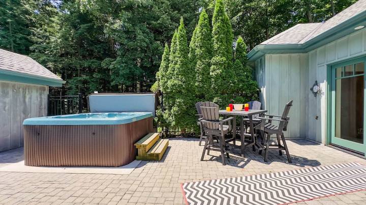 The Stonewood, Hot Tub, King Bed - Bayfield