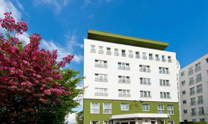 Efficient Business Room  Great For Work Trips - Darmstadt