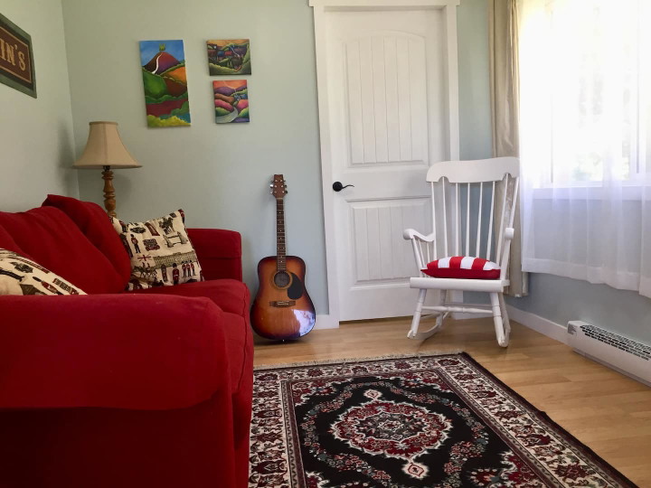 Private Fenced Yard, Pet Friendly, Winter Rates - Vancouver Island