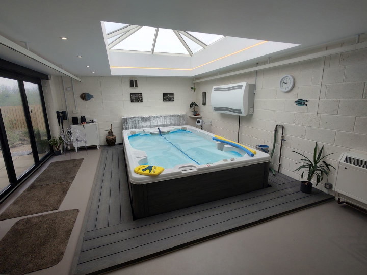 Recharge & Relax | Double Room + Swim Spa & Sauna - Leeds