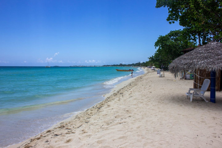 Barry's Rooms Negril - Wood 1 - Negril