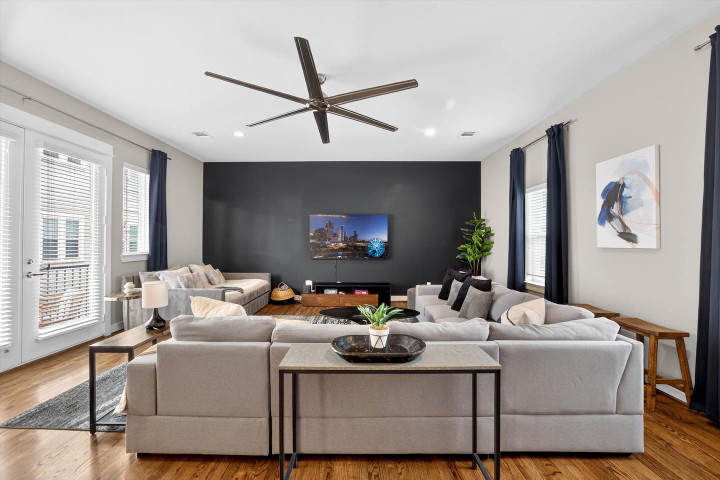 Heights Home Nr Dt, Washington | Monitor Xbox Desk - Houston