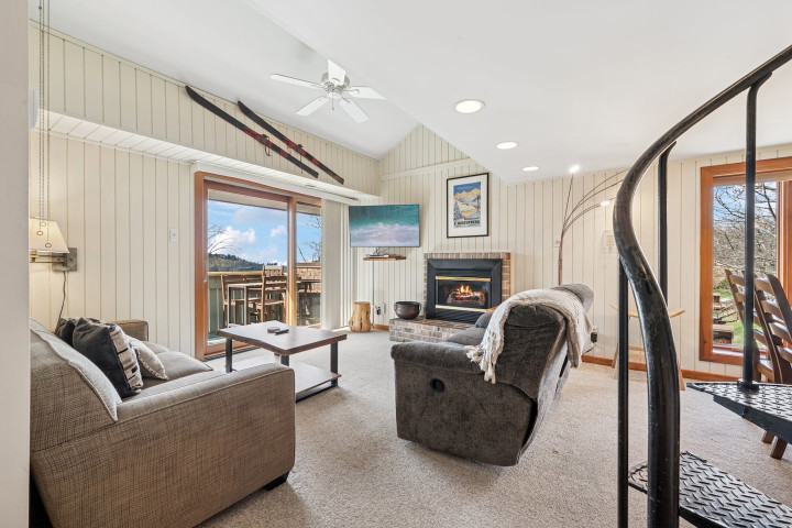 Sleeps 8, 4br/5 Bed, Pool, Free Shuttle, Golf - Donegal, PA