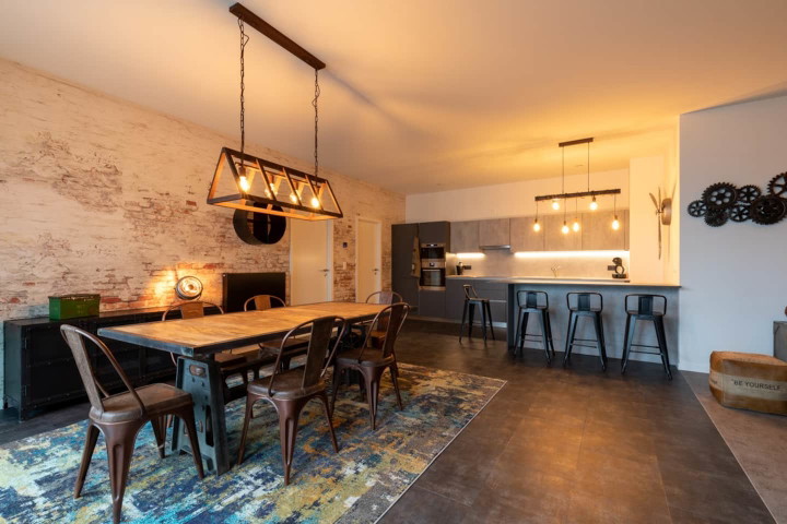 Detroit : Bienvenue Dans Cet Appartement Au Style Industriel. En Entrant, Vous Vous Retrouverez Dans Le Film «&nbsp;Les Temps Modernes&nbsp;» De Charlie Chaplin - Liège