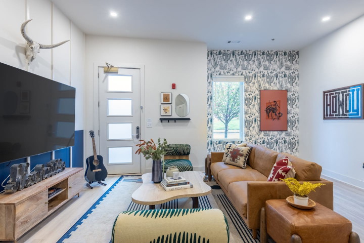 Outrider Buyout - 2 Units (8bdr) (102,10 · Sleeps - Nashville, TN