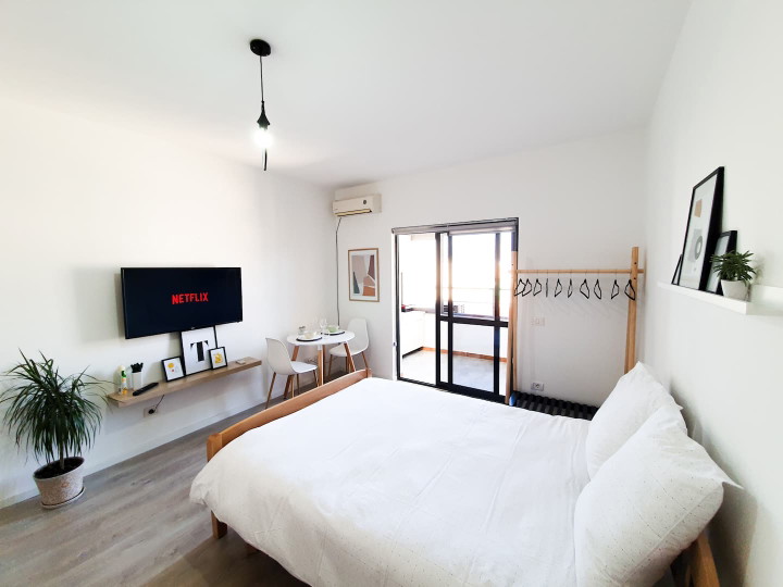 Cozy White Studio Near New Bazaar/city Center - Albania