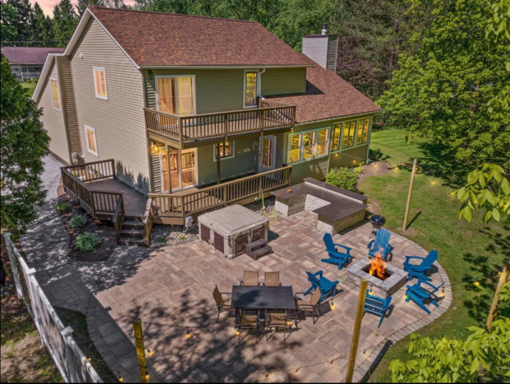 Hot Tub, Games & Fire Pit | Sleeps 12 - Phoenix, NY