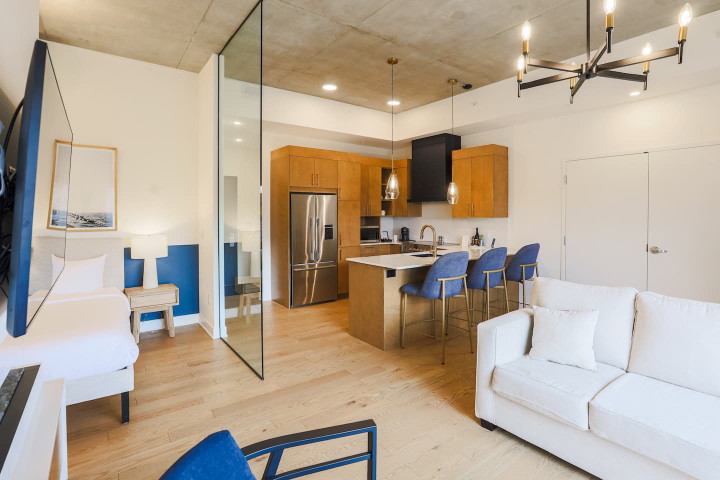 Suite #102  Studio De Luxe | Lit Queen - Magog