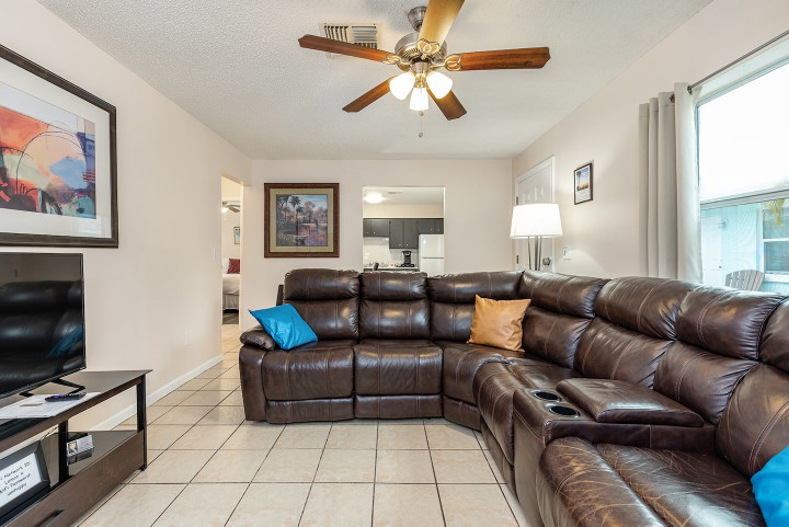 Beachy 2br Pet-friendly Tropical Oasis, Remodeled! - Tarpon Springs, FL