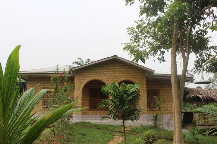 Maison En Briques Côté Plage (Pousada), Kribi - Cameroun