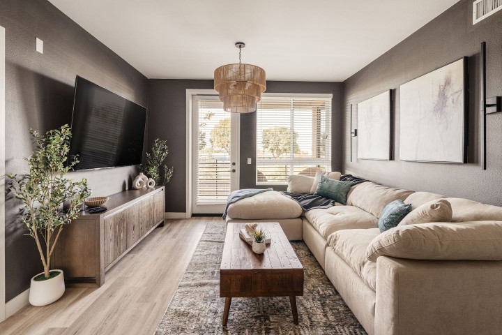 Luxury 2b2b - Tv Every Room, Gym, Pool - Santa Ana, CA