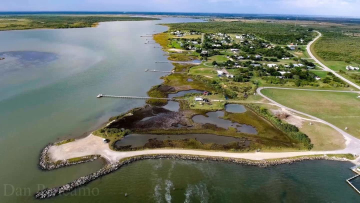 Waterfront Cabin With Amazing Private Pier 6 Acres - Texas